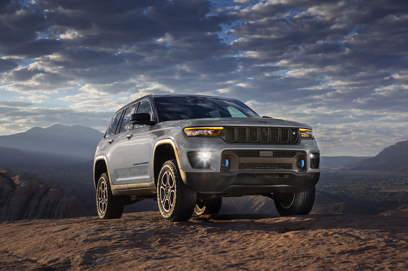 Jeep Grand Cherokee Named Best SUV of 2023 | Santee CDJR